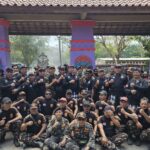 Banser dan Pecalang Aksi Bersih Bersih Usai Apel Kesetiaan